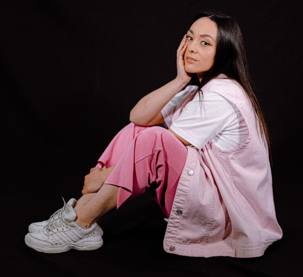 Vale Castillo transita por el pop, el house y el R&B en su EP debut ...