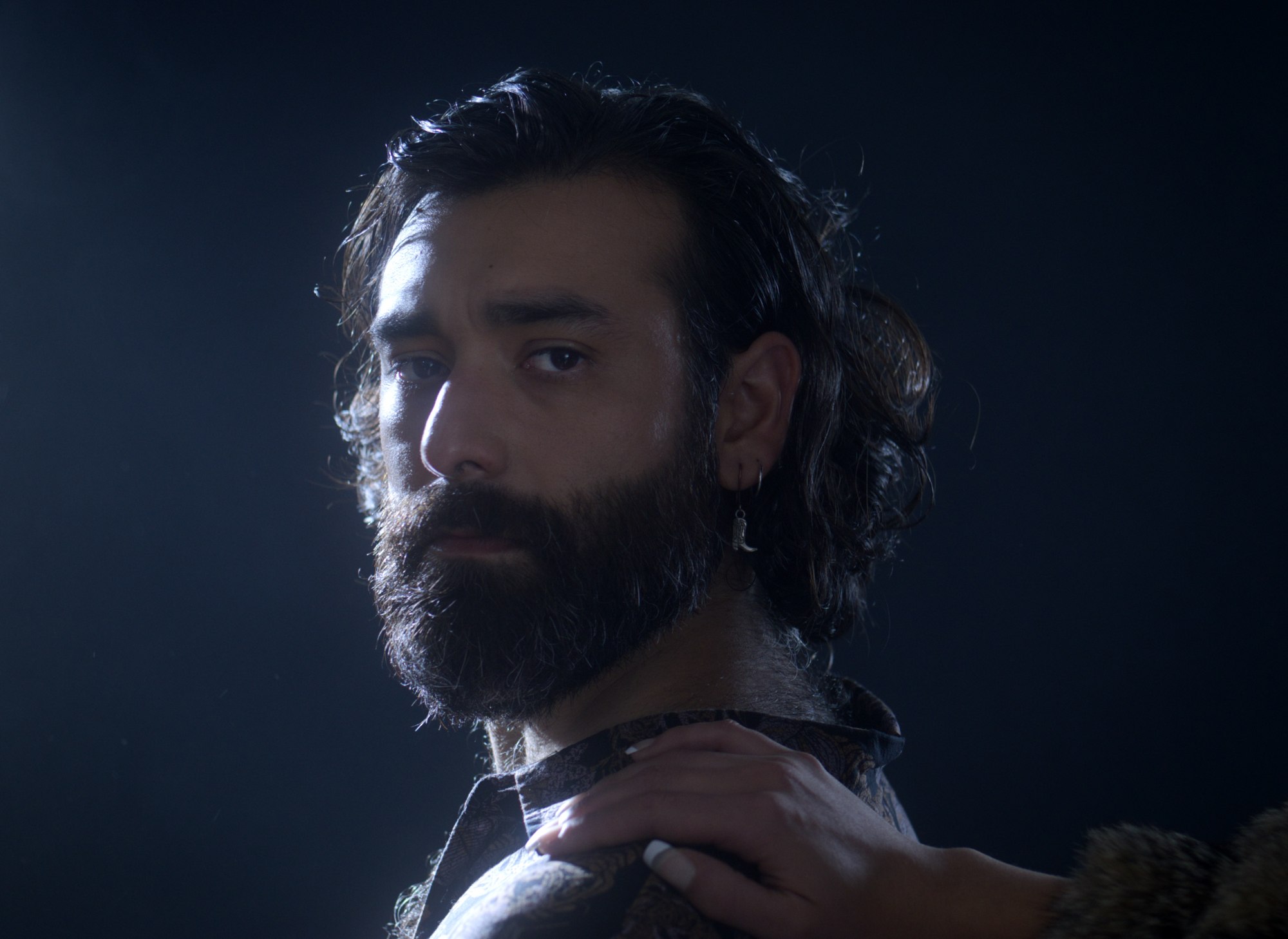 Con una propuesta narrativa, Tom Pepper presenta su nuevo videoclip ...